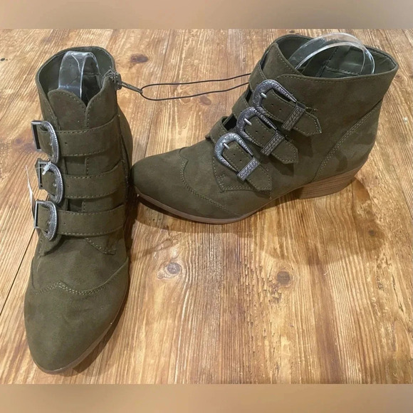 UNIONBAY | Shoes | Unionbay Treasureup Olive Green Faux Suede Zipper ...